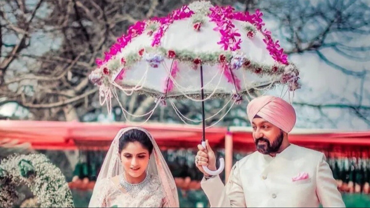 6 bridal umbrellas to carry on your wedding day