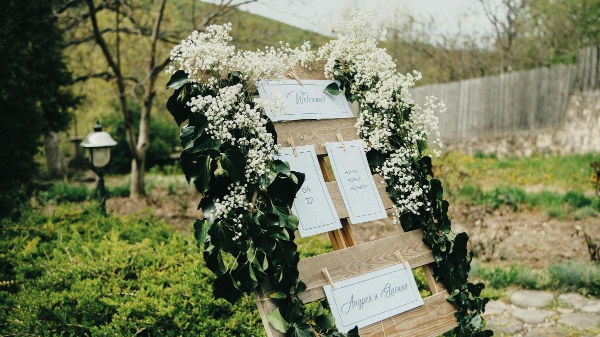 A step-by-step guide to creating a wedding vision board