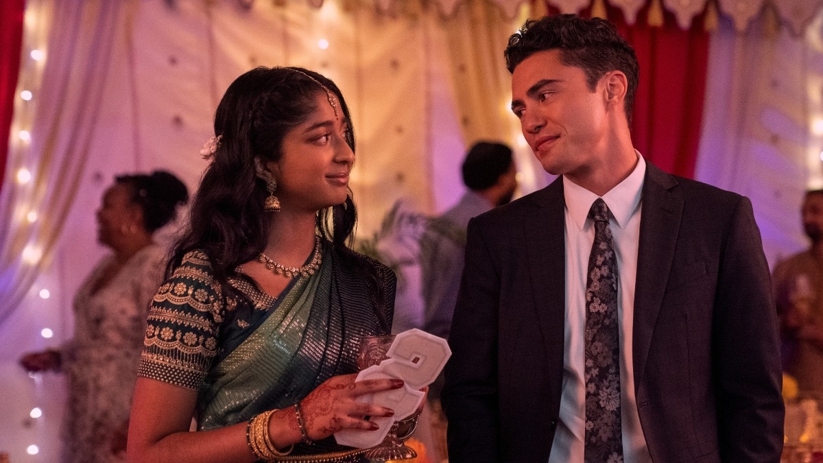 Here's how to gracefully navigate a plus-one situation at a wedding