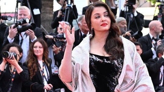 Aishwarya Rai Bachchan stuns Cannes red carpet in a bold black Gaurav ...