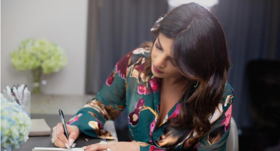 5 Small Ways to Have a Better Day At Work - Cosmopolitan India