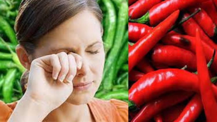 अगर चली जाए आंखों में मिर्ची तो घबराएं नहीं, अपनाएं जलन से बचने के 5 ...