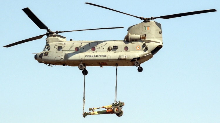 Chinook Helicopter: चिनूक हेलिकॉप्टर्स पर अमेरिका के सवाल उठाने के बाद ...