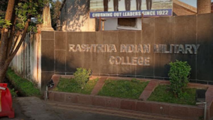 राष्ट्रीय इंडियन मिलिट्री कॉलेज के इतिहास में पहली बार दो लड़कियों को ...