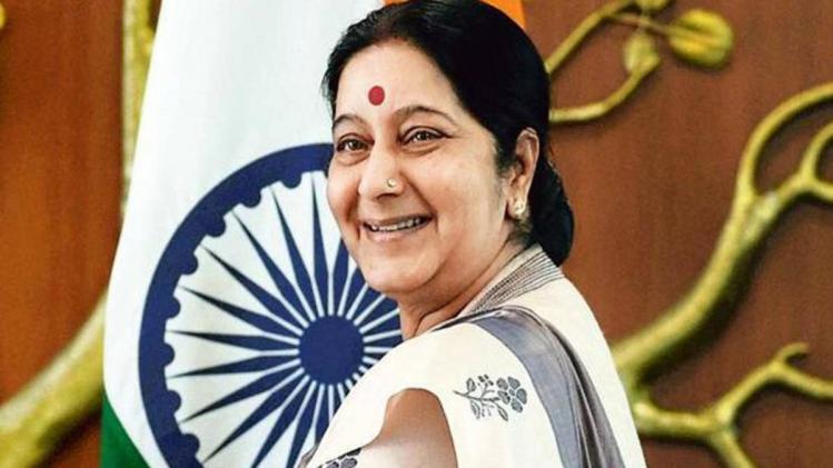 Sushma Swaraj Birth Anniversary: देश की सबसे चहेती मंत्री थीं सुषमा स्वराज, हमेशा की मुसीबत में ...