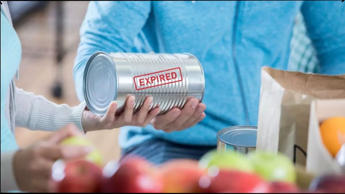 Expired Food: एक्सपायरी फूड समय के साथ बन जाता है जहर, पैदा होते हैं ...