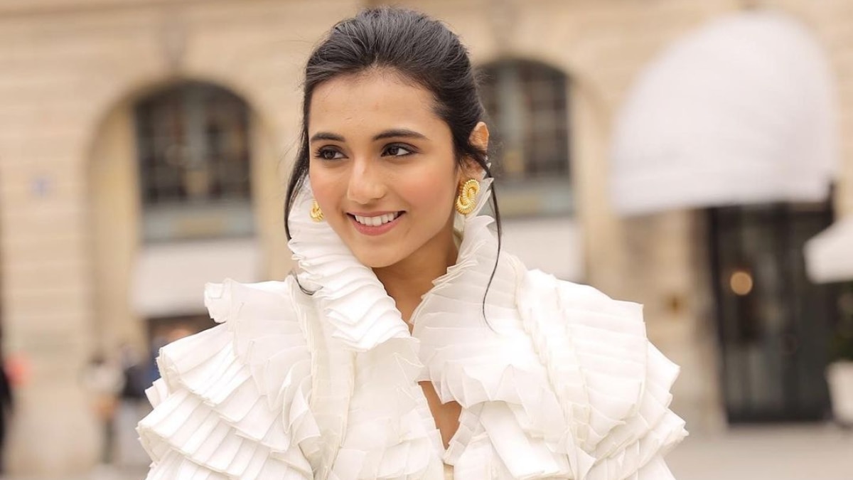 White and ivory accessories: the must-haves of a timeless wardrobe ...