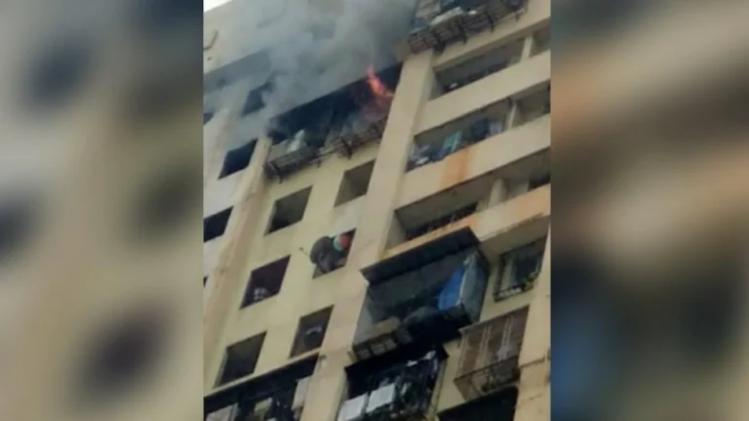 Mumbai Fire: മുംബൈയില്‍ ബഹുനില കെട്ടിടത്തില്‍ തീപിടിത്തം; 6 പേര് ...
