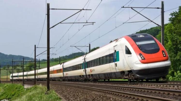 Tilting Train: 2025 ഓടെ ഇന്ത്യയിലോടുക 100 വന്ദേ ഭാരത് ട്രെയിനുകള് ...