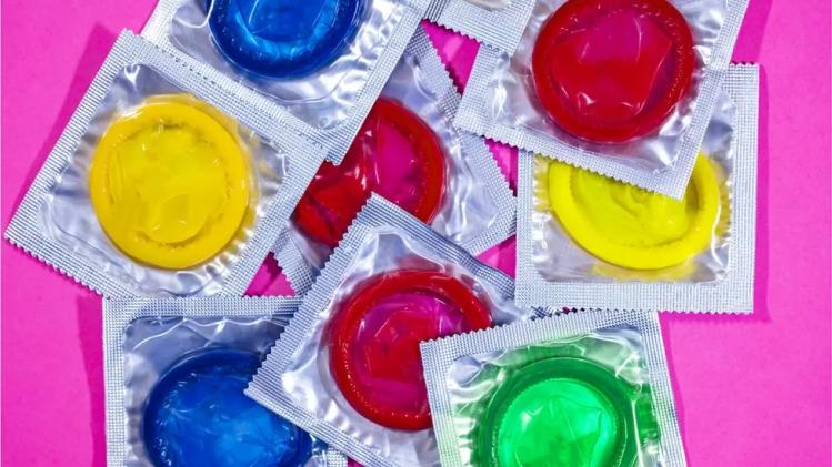 free condoms for 18 to 25-year olds: 18 മുതൽ 25 വരെ പ്രായമുള്ളവർക്ക് സൗജന്യ ഗർഭനിരോധന ഉറ വിതരണം ...