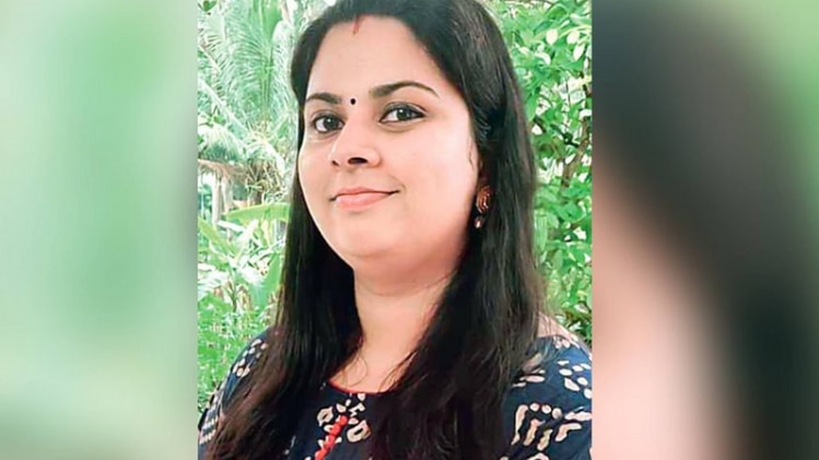 ലണ്ടനിലേക്ക് പോയത് പുതുജീവിതം തേടി; ഒരു വയസുള്ള യാമിനിയെ പൊന്നുപോലെ ഏല് ...