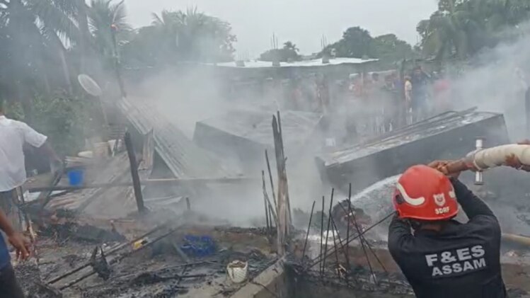 Assam: Massive fire gutted down house in Golaghat - Assam: Massive fire ...