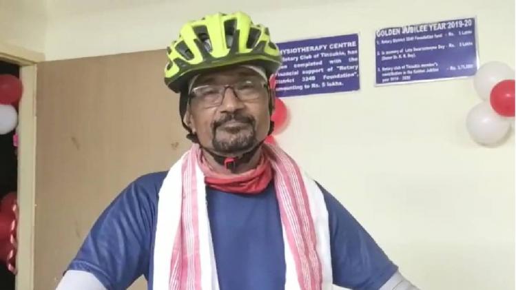Assam: Mumbai's Sanjay Khade, who is cycling from Gujarat to Arunachal ...