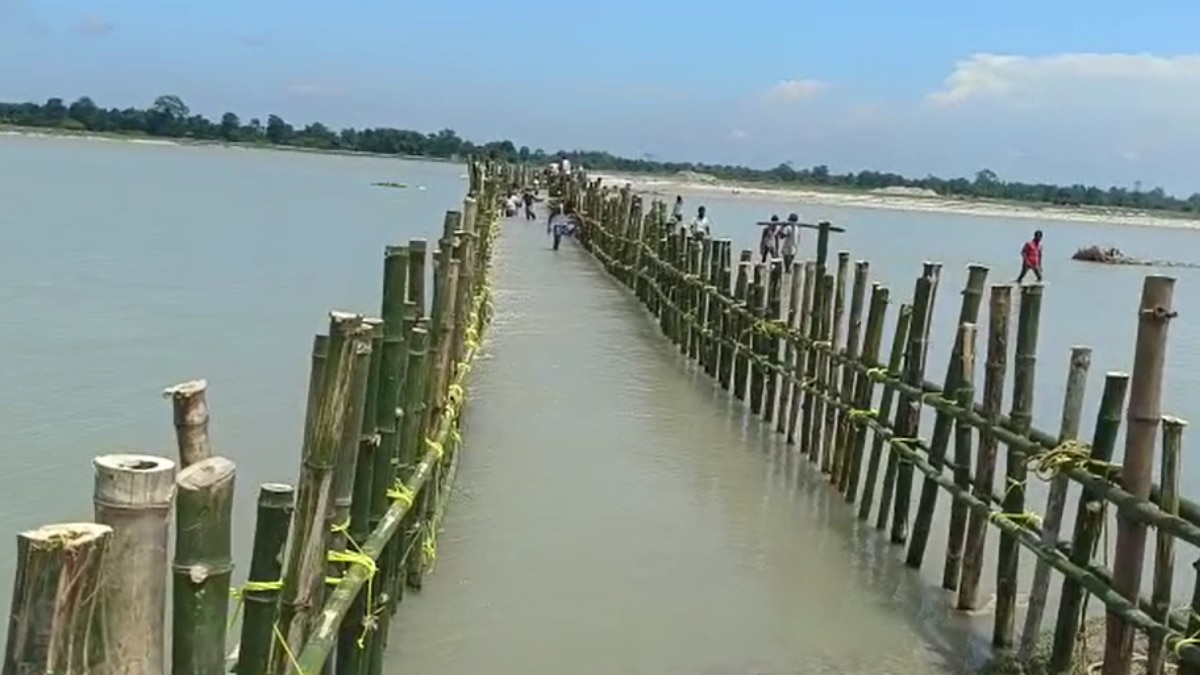 Assam: Villagers in Chirang district build ‘bamboo dam’ to prevent land ...