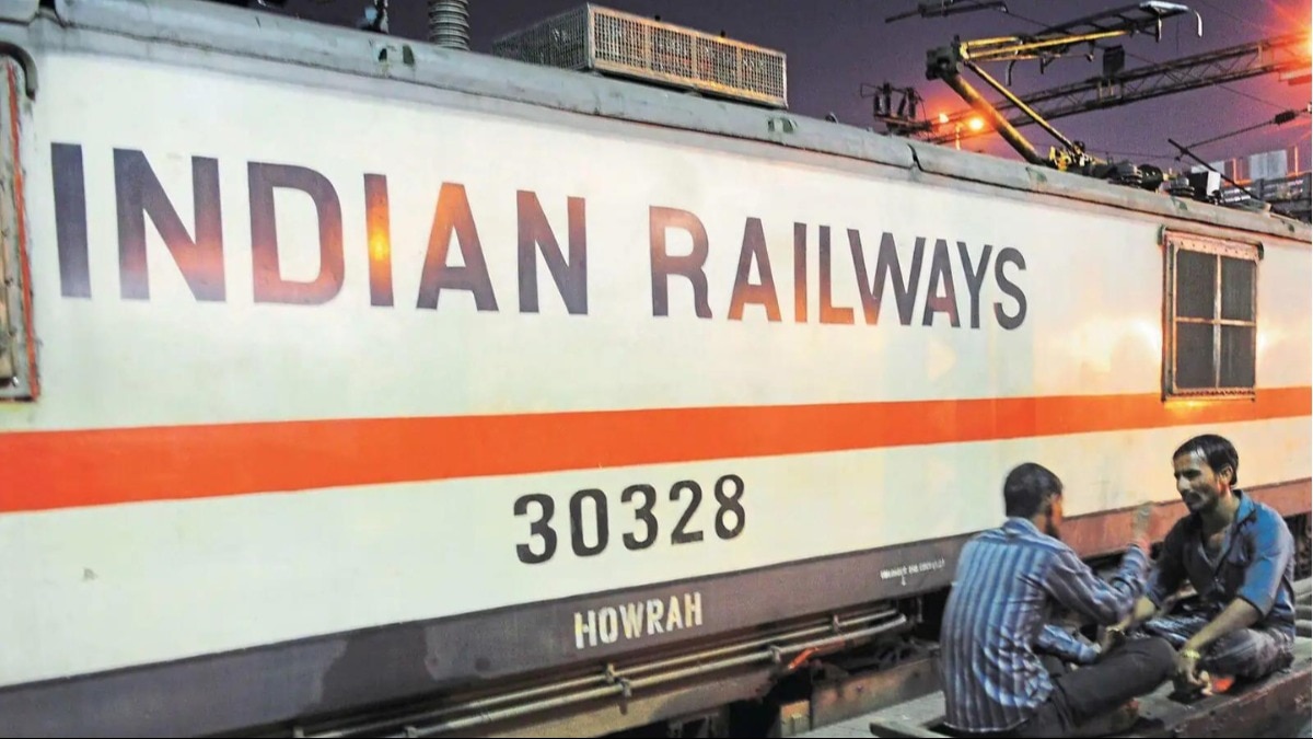26 trains running late in Delhi area due to fog: Indian Railways - 26 trains running late in ...
