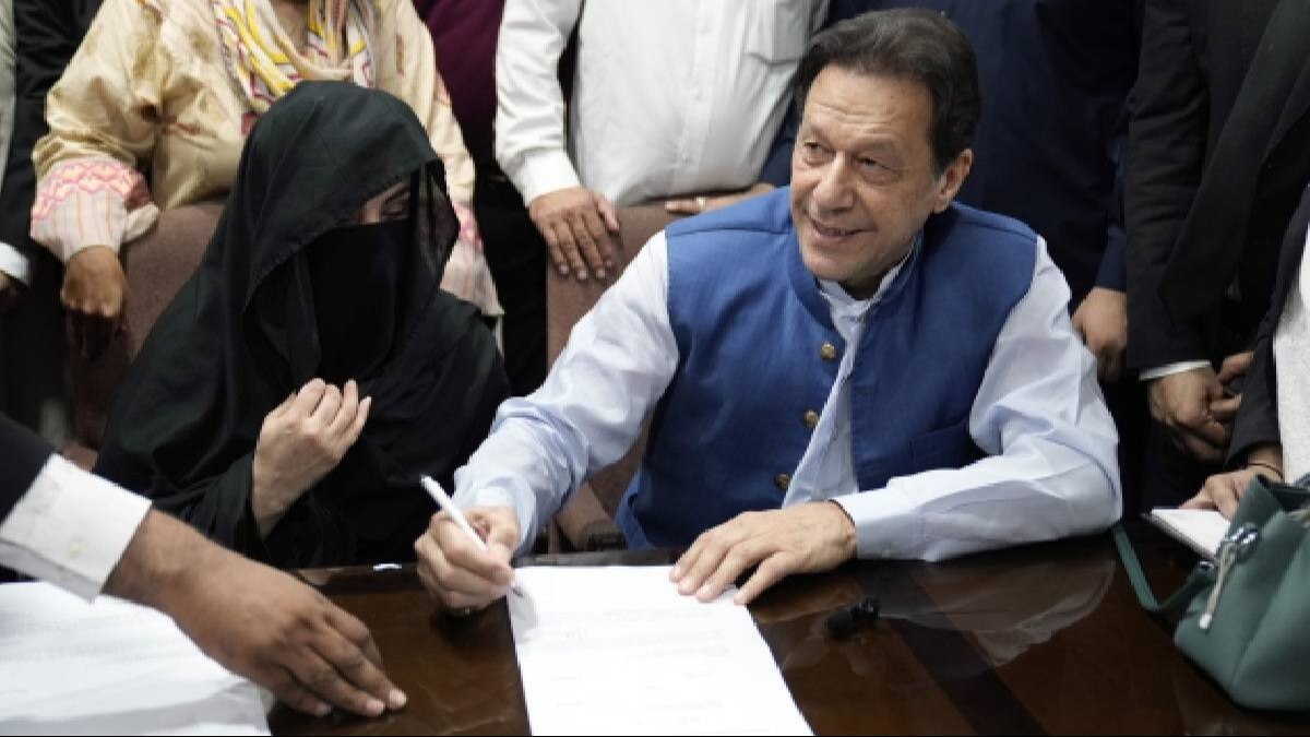 Pakistan: Imran Khan and Bushra Bibi sentenced to 7 years in jail over 'Un-Islamic Nikah' just ...