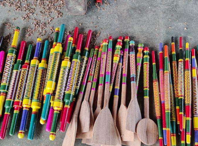 पाकिस्तान से भारत आया एक परिवार कच्छ में बना रहा Lacquer वुड आर्ट, पूरे ...