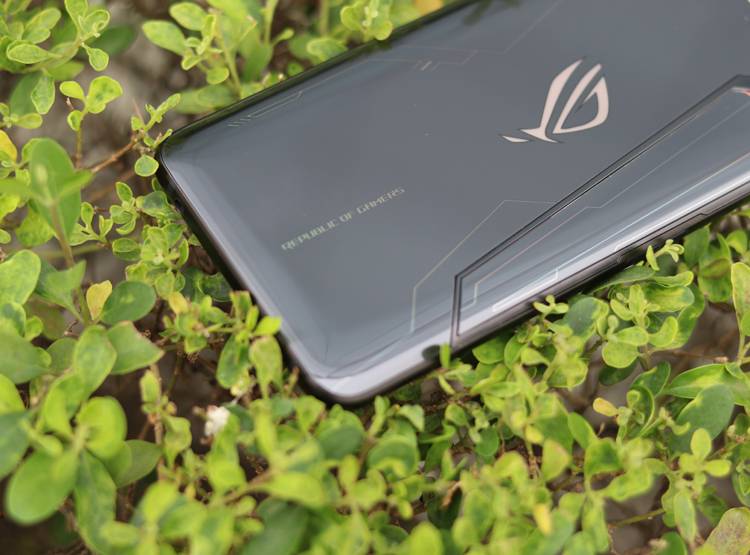 Asus ROG Phone 2 Review: गेमर्स के लिए शानदार स्मार्टफोन - asus rog phone 2 full review ttec ...