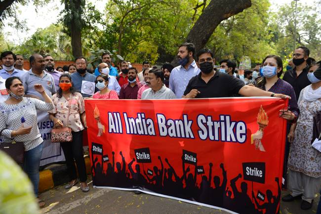Bank strike: Employees in smaller towns, cities take to streets ...