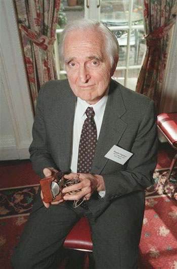 Inventor of computer mouse, Douglas Engelbart, dies at 88