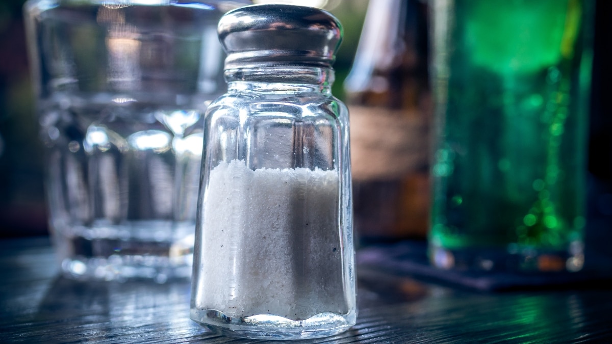 If you add salt to your food at the table, get ready to die 2 years earlier