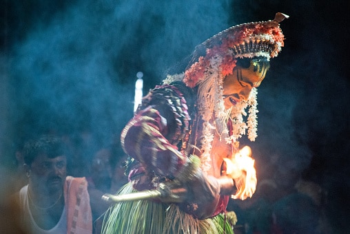 What is Bhoota Kola, the Tulu tradition Kannada movie Kantara is based on?