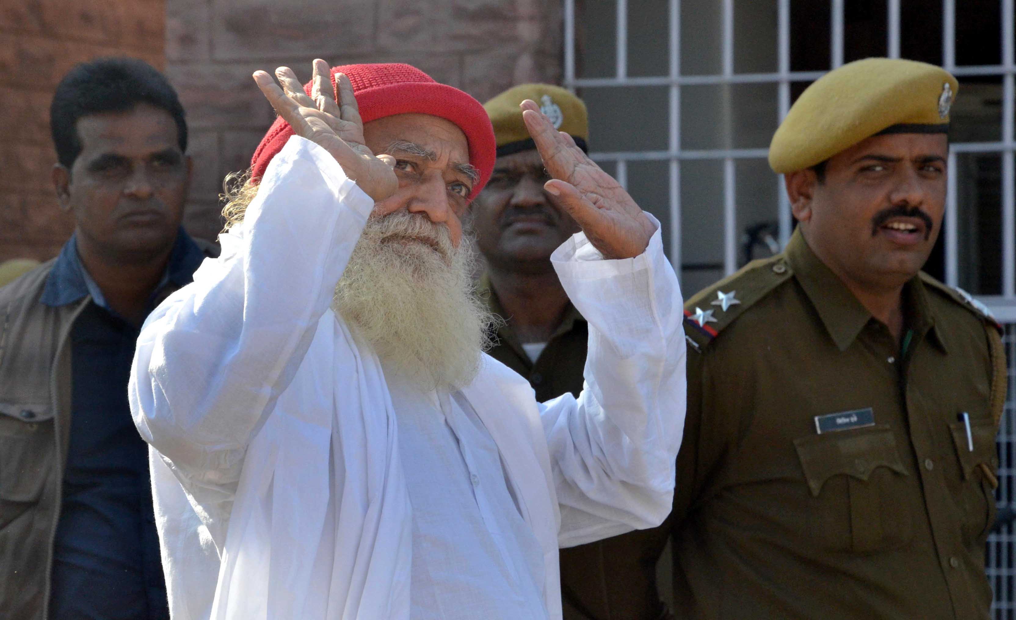 How did IPS officer Ajay Lamba catch godman Asaram?