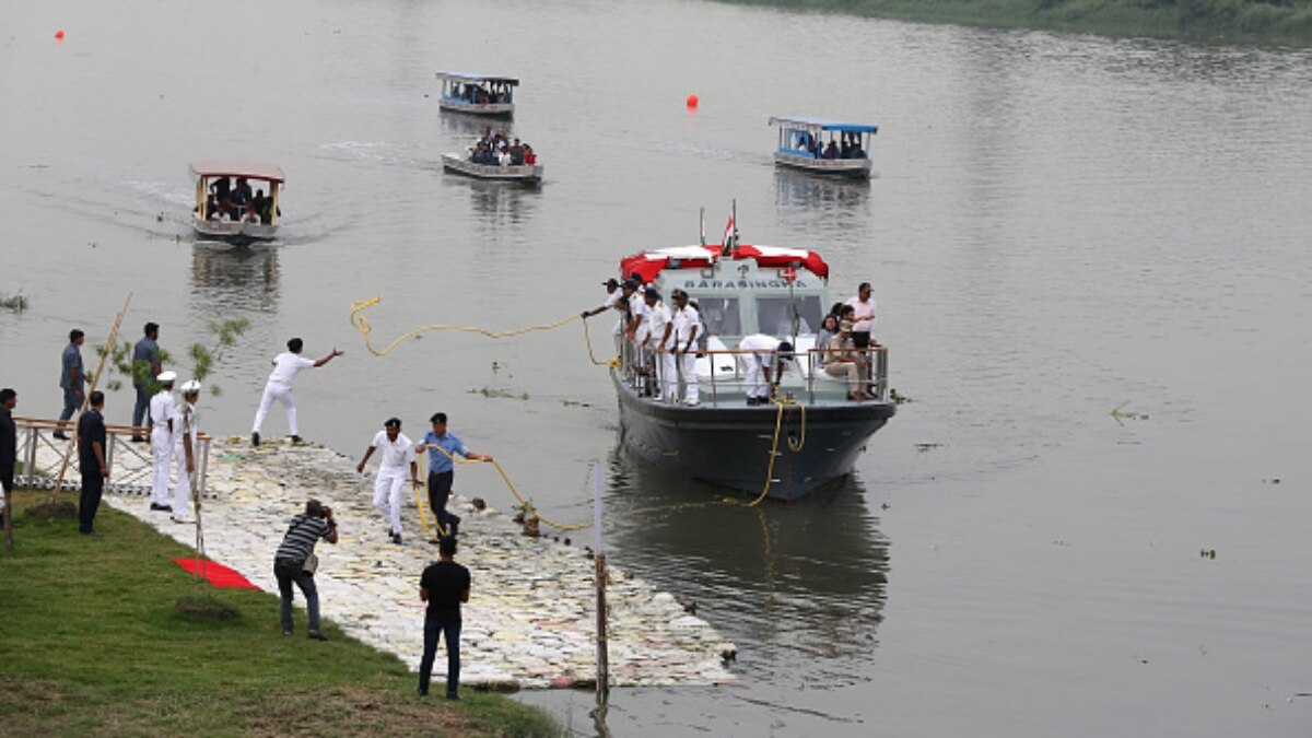 What is the danger mark of a river that decides flood alerts?