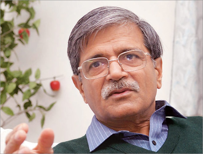 Why did Justice SN Dhingra delay probe report in Vadra land deals?