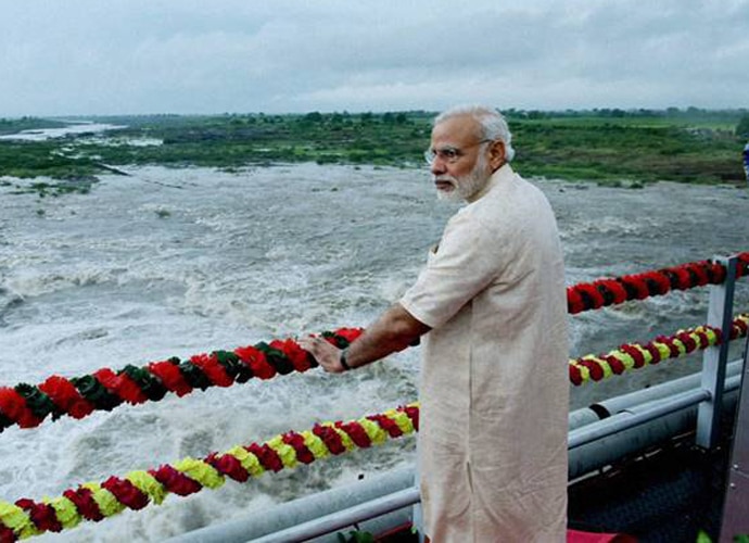 Kudos to Superman Modi for saving DD scribes, cameramen from water fury