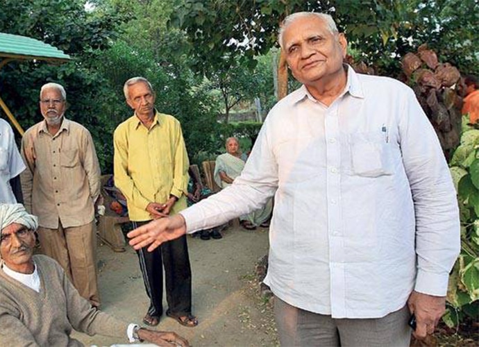 We know now how PM Modi's extended family lives