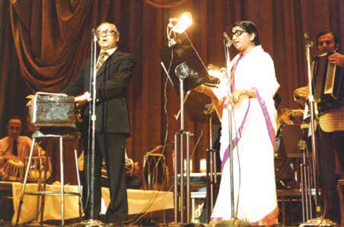 When 'ghost nightingale' Lata Mangeshkar swept an LA night with Saawan ...