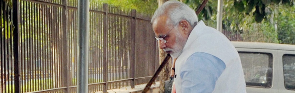 Clean India: Narendra Modi brings the mirror