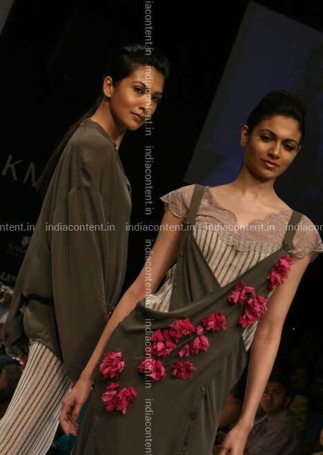 Buy LAKME FASHION WEEK SPRING SUMMER 2010 Pictures, Images, Photos By ...