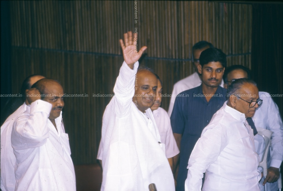 Buy HD DEVE GOWDA WAVING HIS HAND Pictures, Images, Photos By Pramod ...