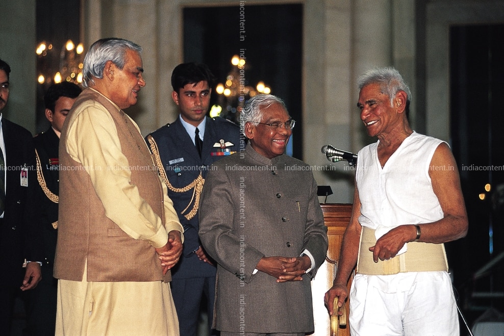 Buy Baba Amte receiving award Pictures, Images, Photos By Pramod ...