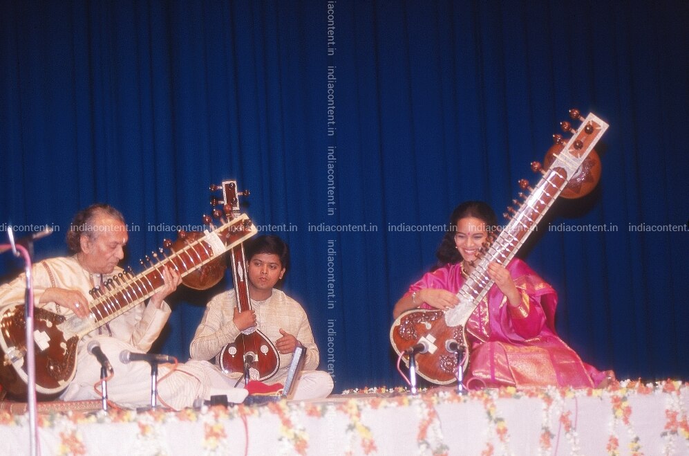 Buy andit Ravi Shankar with Daughter Anushka Shankar Pictures, Images ...