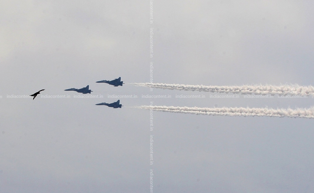 Buy Indian Army and Air Force show gratitude towards frontline warriors ...