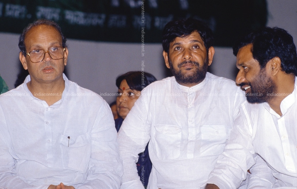 Buy SYED SHAHABUDDIN TALKING WITH ACTION Pictures, Images, Photos By ...