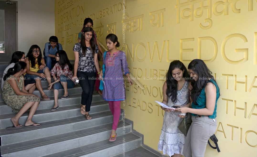 Buy STUDENTS AT LADY SHRI RAM COLLEGE Pictures, Images, Photos By M ...