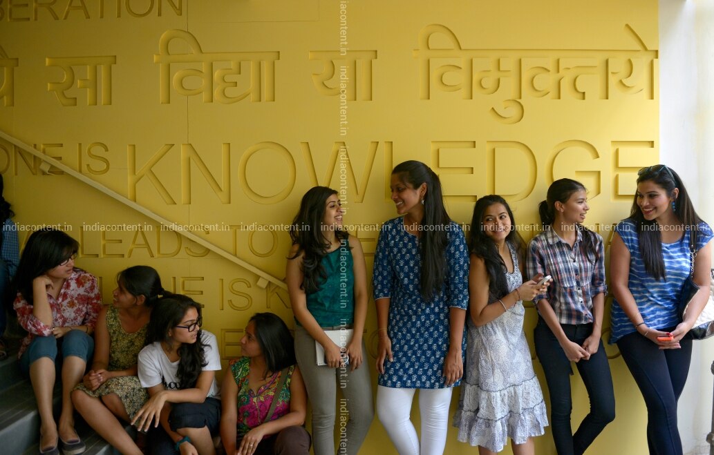 Buy STUDENTS AT LADY SHRI RAM COLLEGE Pictures, Images, Photos By M ...