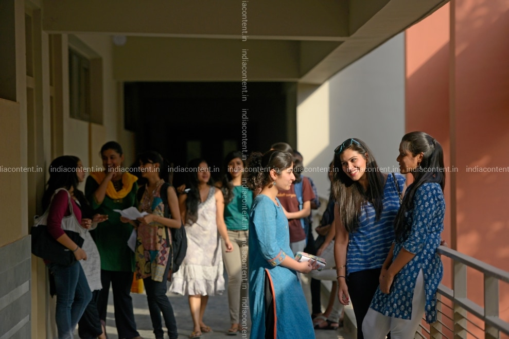 Buy STUDENTS AT LADY SHRI RAM COLLEGE Pictures, Images, Photos By M ...