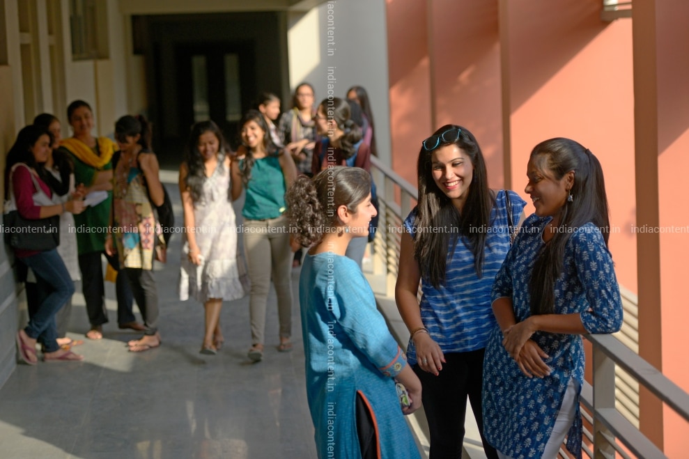 Buy STUDENTS AT LADY SHRI RAM COLLEGE Pictures, Images, Photos By M ...