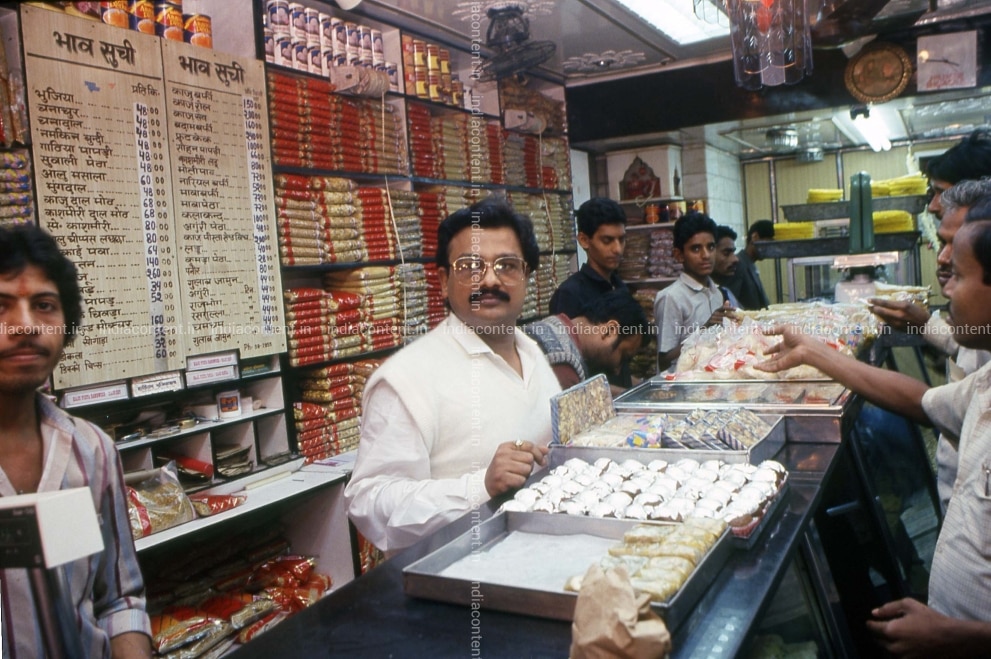 Buy Prabhu Shankar Agarwal, bhujia king who is the owner of Haldiram ...