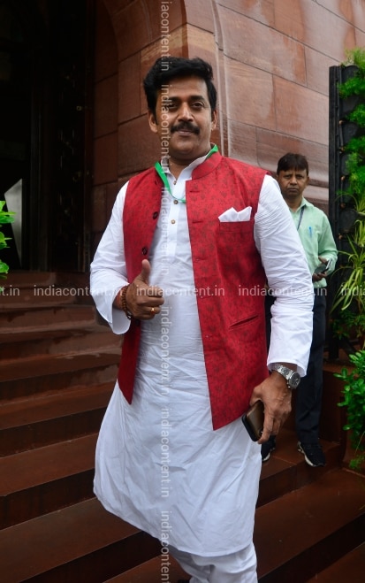 Buy Ravi Kishan during the Budget Session of Parliament Pictures ...