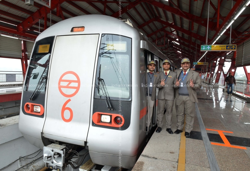Buy Delhi Red Line Metro Operators Pictures, Images, Photos By K Asif ...