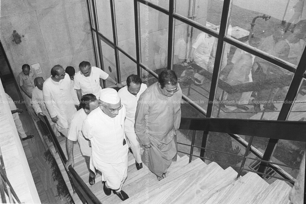 Buy NT RAMA RAO VP SINGH Pictures, Images, Photos By India Today ...