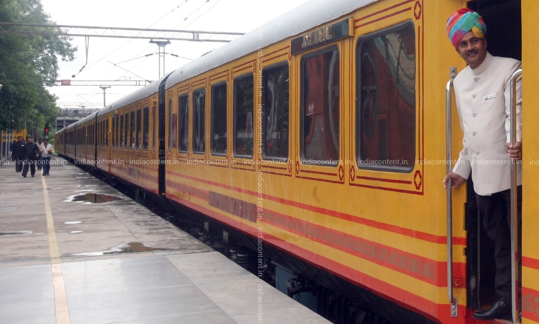 Buy Inside Royal Rajasthan on Wheel Luxury Train Pictures, Images ...