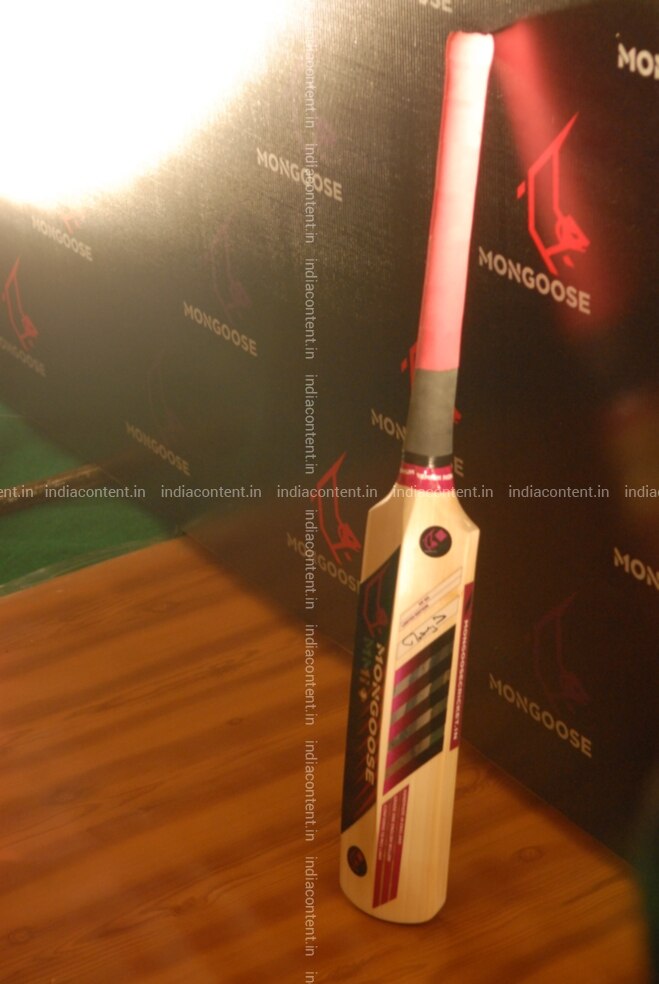 Buy Matthew Hayden launches Mongoose bat Pictures, Images, Photos By HK ...
