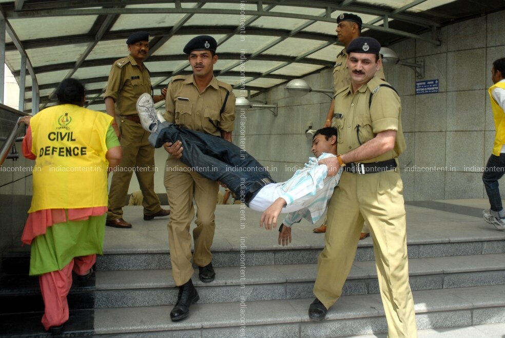 Buy Delhi Metro Conducts Mock Drill Pictures, Images, Photos By Parveen Negi - Business ...